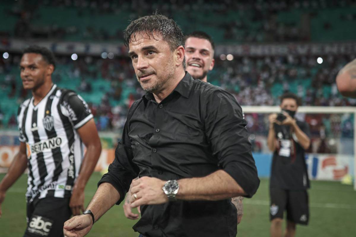 URGENTE: Rodrigo Caetano encaminha acordo por 4 temporadas; afirma ...